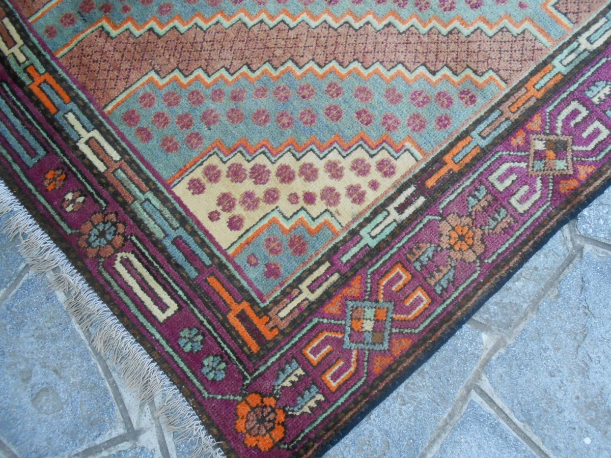 Measures cm. 271 x 165 cm. ANTIQUE CARPET KNOTTED IN CHINA XINJIANG ...